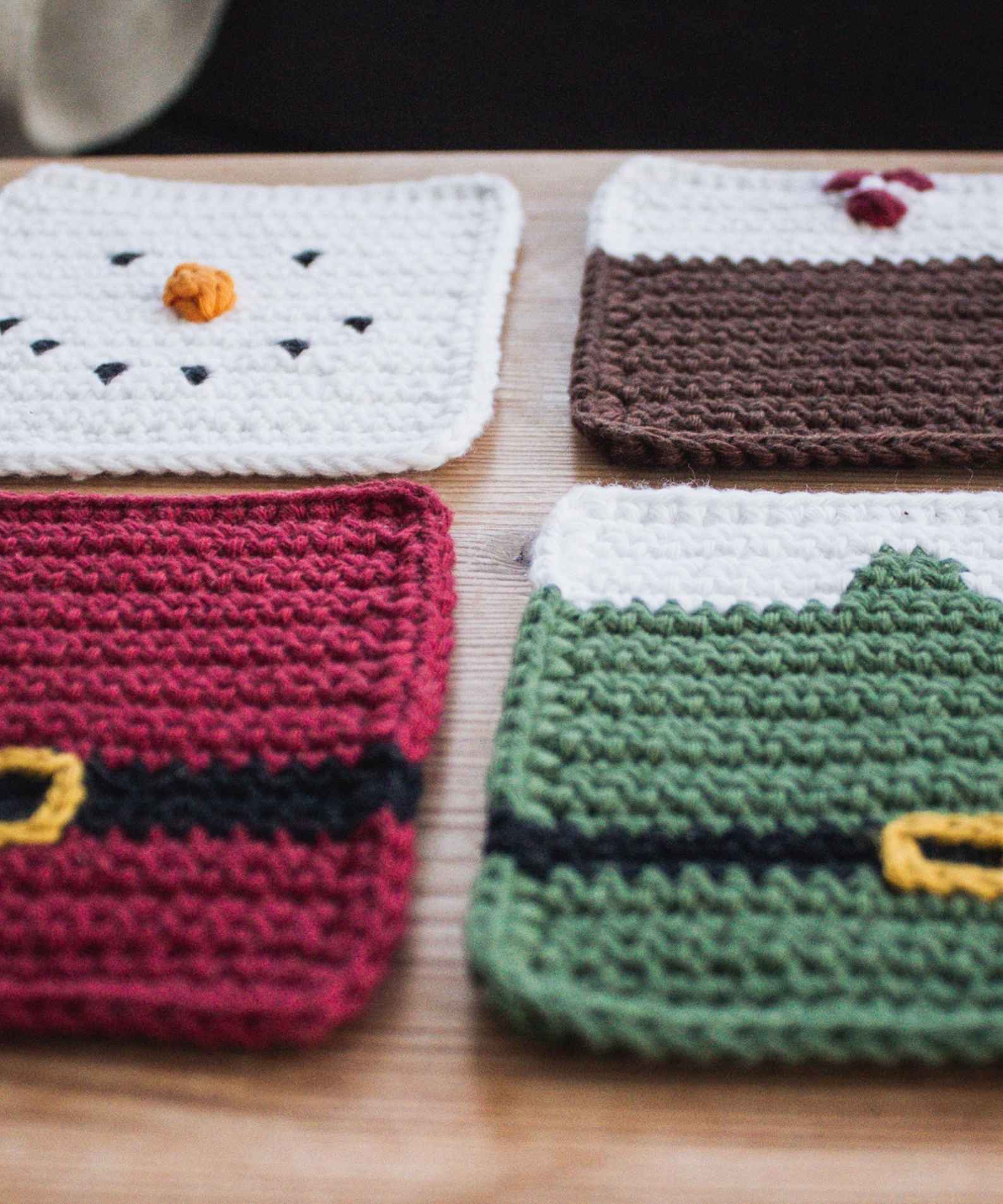 The Christmas Coasters - Free Crochet Pattern from Sarling Studio