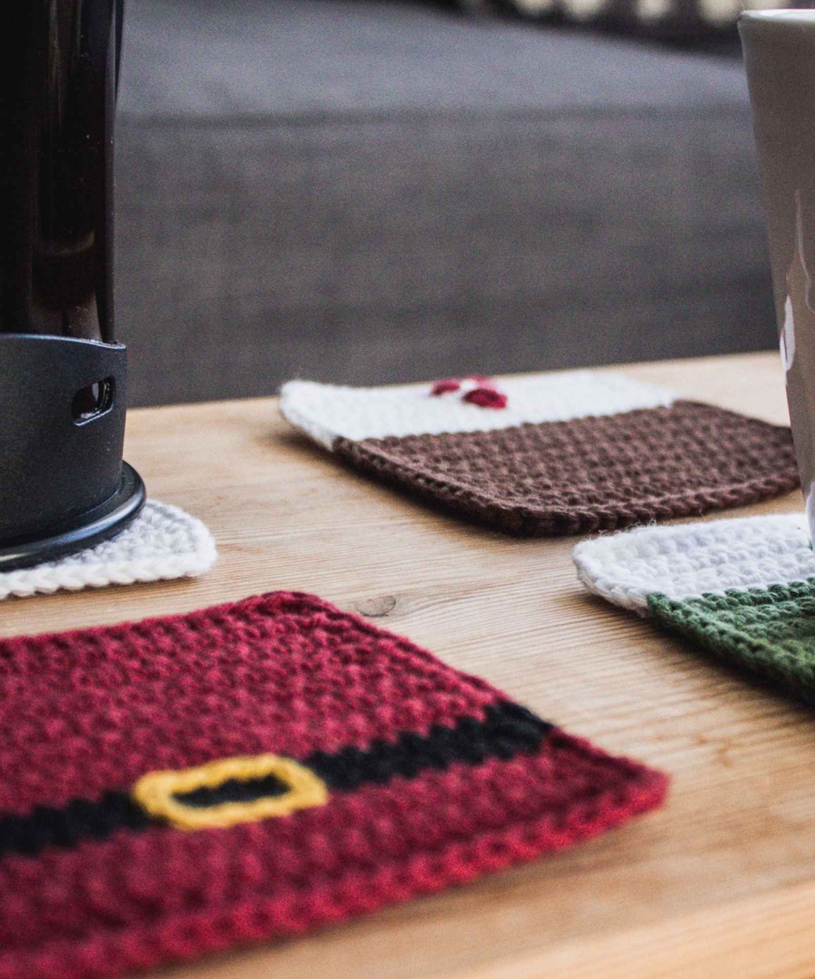 The Christmas Coasters - Free Crochet Pattern from Sarling Studio